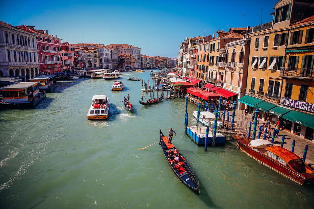 Go With The Float - Studio Planeta